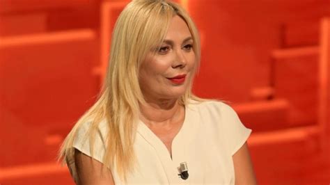 Cine este Dana Săvuică A divorțat de fostul soț după de ani de căsătorie Viva ro