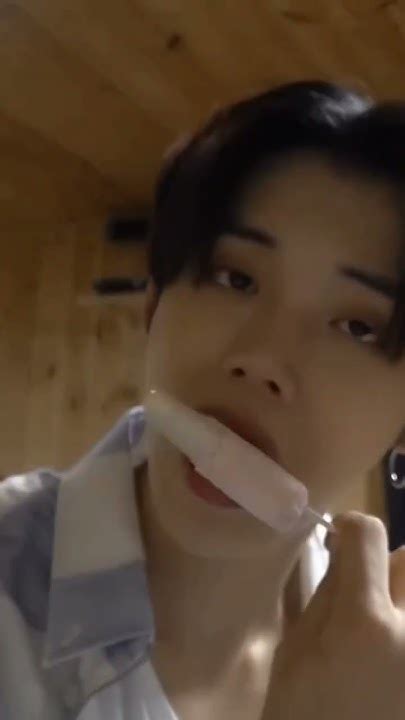 카메라를 좋아하는 연준이 ㅋㅋ 투모로우바이투게더 연준 투바투 투바투연준 Youtube