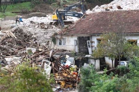 БиХ Дете пронајдено живо под плоча тешка два тона Сител Телевизија