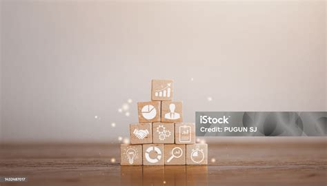 우즈는 비즈니스 전략 행동 계획 목표 및 목표 아이콘으로 사각형 단계를 차단합니다 복사 공간을 통한 성공적인 사업 개발 0명에 대한 스톡 사진 및 기타 이미지 Istock