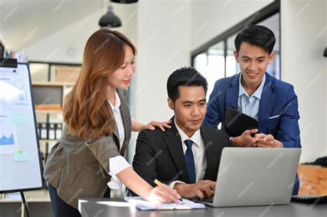 Premium Photo Group Of Professional Asian Businesspeople Looking At