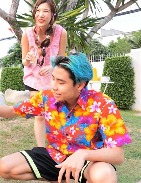 ปกพนโดย กลนดา พลอนทร ใน ครมย ผหญงนารก ทาโพสนางแบบ ครก