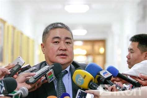 Ж Ганбат ЭТТ д дөрвөн хүний нэг нь даргаар ажилладаг ажилдаа ирдэггүй атлаа цалин авдаг