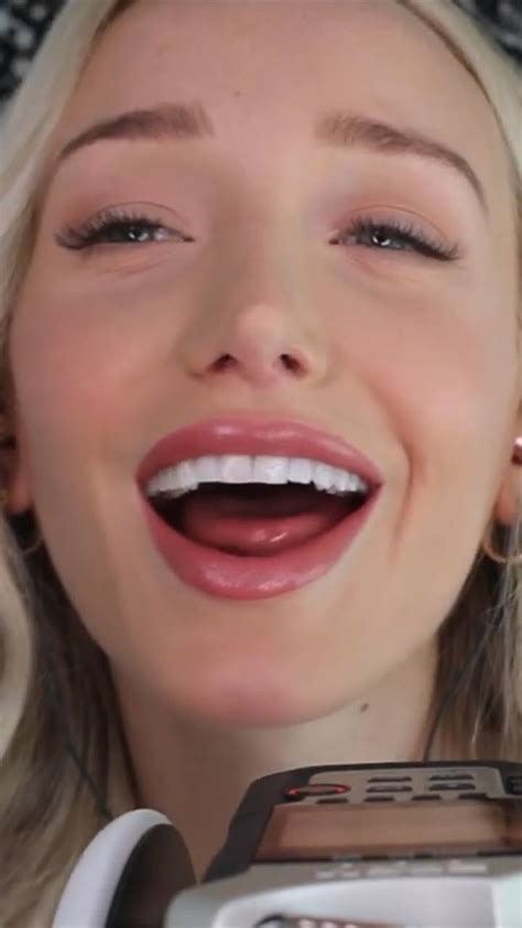 When She Wants The D Scrolller