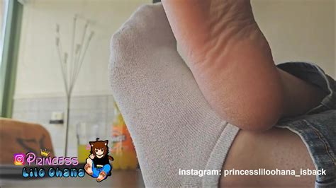 Year Old Feet Model Shows Feet