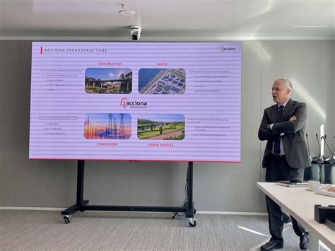 អ្នកឧកញ៉ា ហ៊ុន ឡាក់ ដឹកនាំប្រតិភូសមាគមឧកញ៉ាកម្ពុជា ចុះទស្សនកិច្ចក្រុមហ៊ុនជំនាញ