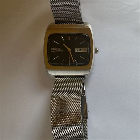 Seiko Menâ S Watch Model 5607 5070 With Stainless Steel Mesh Type Strap