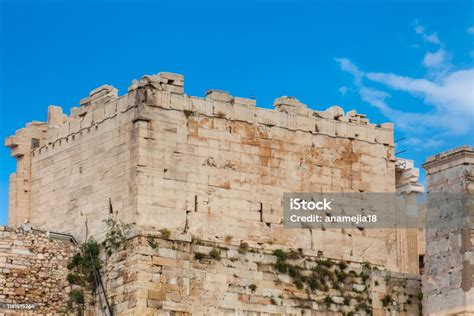 아테네의 아레오파구스 언덕에서 볼 수 있는 아름다운 이른 봄날의 아크로폴리스의 디테일 0명에 대한 스톡 사진 및 기타 이미지 0명 건축 건축물 Istock