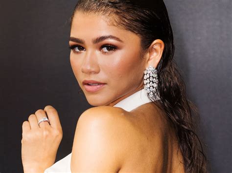 Zendaya Belly Button Piercing