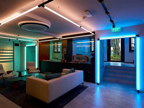 Elcom Custom Light In Your Hand