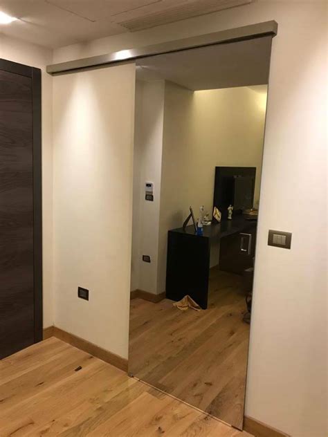 Зеркальные раздвижные двери Купить межкомнатные откатные двери с зеркалом