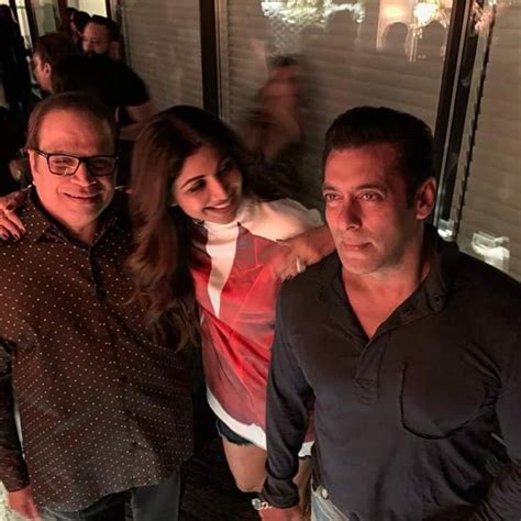 Theshilpashetty And Zenul Abedin And Friends Facebook