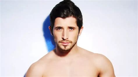 בוקסר אדם מור וואלה סלבס