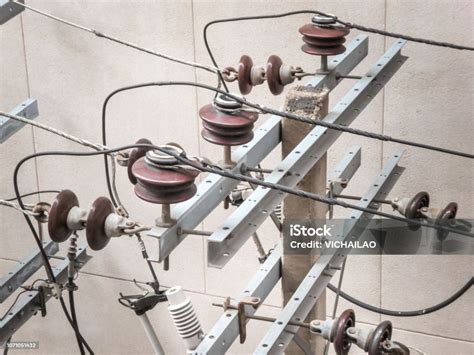 Tiang Listrik Dengan Transformator Listrik Dan Kabel Listrik Foto Stok Unduh Gambar Sekarang