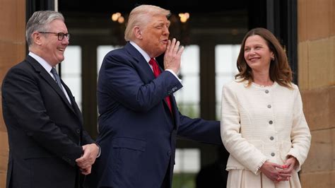 Тръмп обсипа със суперлативи съпругата на британския премиер „Ще си навлека неприятности“ каза