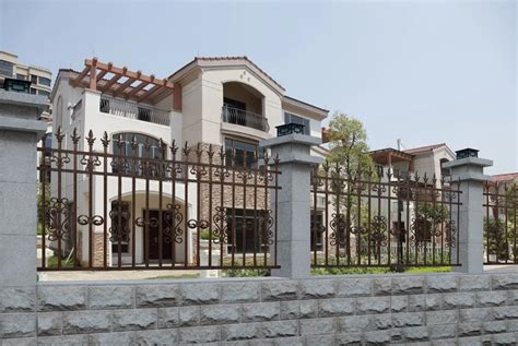 Classical Boundary Wall Design Decoration Ideas