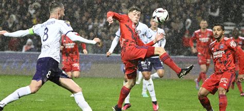 Lyon Secures Three Vital Points In Toulouse With Goalkeeper Heroics