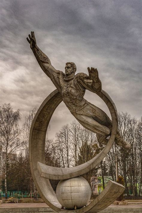 Космос нас ждёт | Пикабу | Sculpture art, Soviet art, Classic sculpture