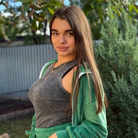 Sophia Threads Say More