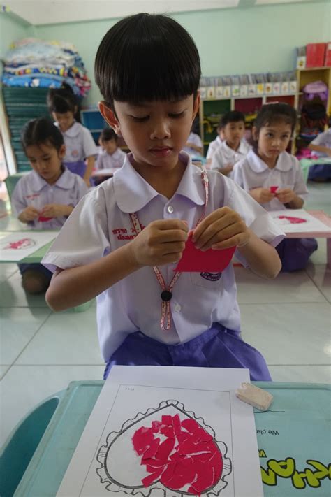 อนุบาลกุลศิริ งานกระดาษสร้างสรรค์ ฉีก ตัด ปะ อนุบาล 3