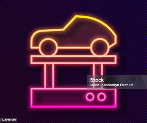 검은 색 배경에 격리 된 리프트 아이콘에 빛나는 네온 라인 수리 자동차 하체 서스펜션 휠 및 엔진 수리 벡터 일러스트레이션 건강 진단에 대한 스톡 벡터 아트 및 기타 이미지