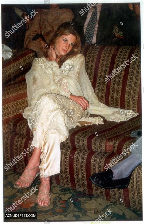 Jemima Khan Feet Aznudefeet