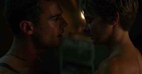 Auscaps Theo James Shirtless In Insurgent