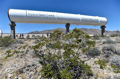 what s the hyperloop and how does it work