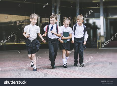 학생 교복 187342개가 넘는 로열티 프리 라이선스 대상 스톡 사진 Shutterstock