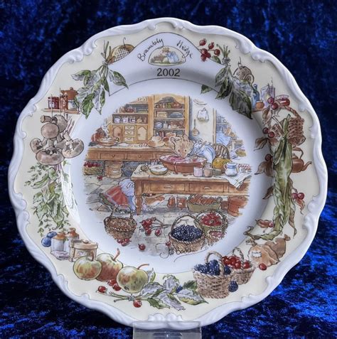 BRAMBLY HEDGE Year Plate 2002 -British Stuff a piece of Britain