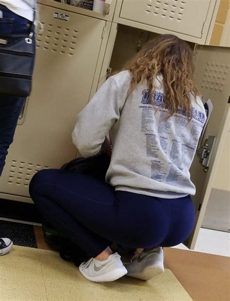 Highschool Teen With Bubble Butt In Sexy Tight Pants Candid Teens
