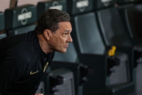 Vanderlei Luxemburgo Está Na Mira Do Colo Colo Que Cogita Fazer Uma Proposta Pelo Técnico