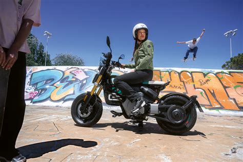 Bmw 전기바이크 Ce 02 E파쿠르어 내 몸처럼 바람을 가른다