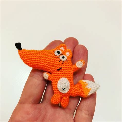 Брошь лисичка | Crochet hats, Crochet, Hats