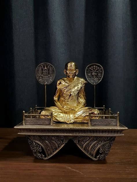 พลอย เปิดแบ่งปันผลงาน หลวงพ่อเงิน วัดท้ายน้ำ พุทธศิลป์ รุ่นเเรก ขนาด หน้าตัก 5 นิ้ว ความ