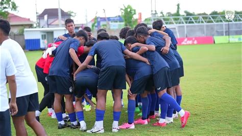 វីដេអូនៃការហ្វឹកហាត់របស់ កីឡាករយុវជនអាយុក្រោម១៦ឆ្នាំ Youtube