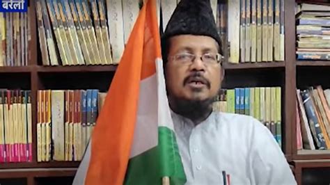 मदरसों स्कूल कॉलेजों में लगाए तिरंगा मौलाना ने लोगों से की अपील धूम