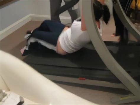 Girl Pantsed By Treadmill Thisvid Com