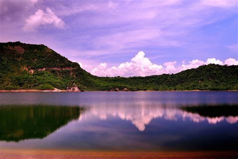 배경 화면 반사 하늘 자연 물 고지 저수지 구름 황야 새벽 산 마운트 풍경 아침 분위기 고요한 저녁 협만 황혼 호수 지구 언덕 나무