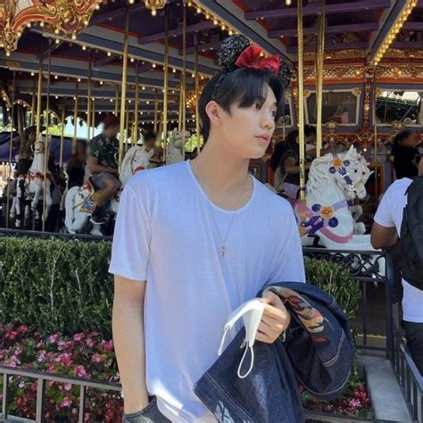 ୨ Intak ୧ ˚ Cute Poses Poses Icon