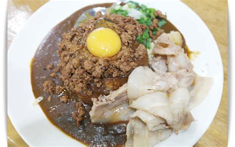 重口味咖哩，加了肉燥很台味很美味 台灣咖哩 美食 Walkerland窩客島