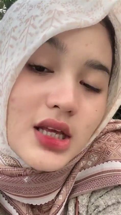 Pin By Bacol On Bacol Pap Hijab Beautiful Brown Hair Beauty Shirt