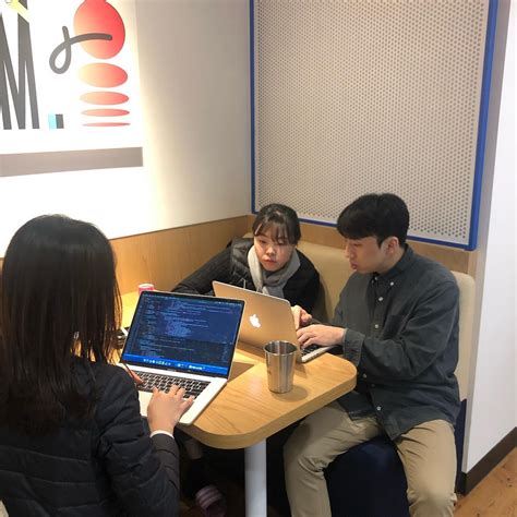 wecode 오늘은 위코드 5기 2차 프로젝트 발표날‼️ 멘토 준식님의 피드백을 집중해서 듣고 facebook