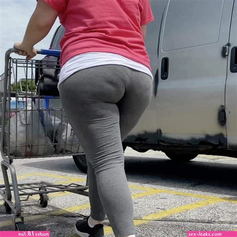 Hot Aunty Leggings Panty Visible Sex Leaks