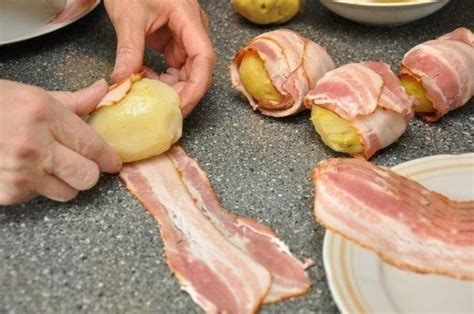 Картошка в беконе: классический рецепт
