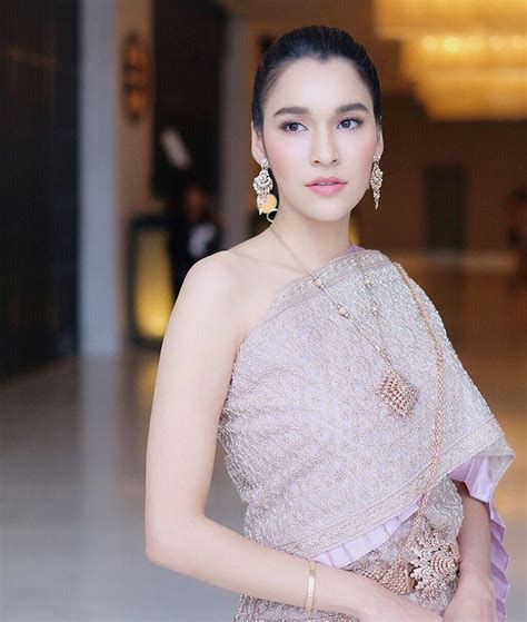 ดาราใส่ชุดไทย รวม 20 ดาราแต่งชุดไทย งามเลอค่า รับเทศกาลลอยกระทง