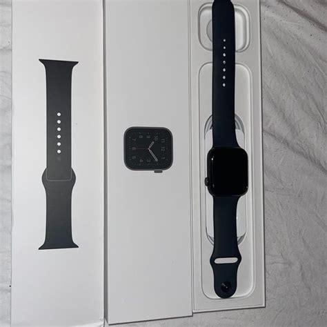 Apple Watch SE 2021 in Original Packaging