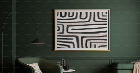 초록색 벽과 벽에 그림이 걸려 있는 거실 사진 Unsplash의 안락의자 이미지