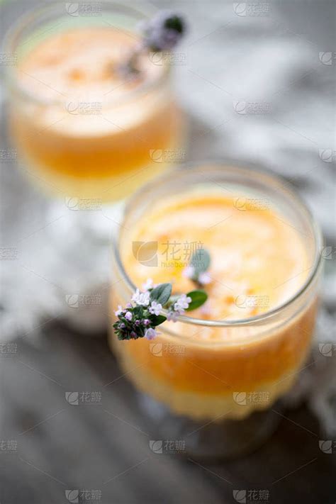 胡萝卜、 苹果和橙子汁