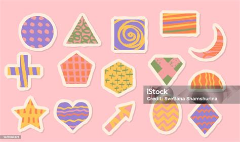 종이로 자른 조각으로 설정하십시오 손으로 그린 거친 질감으로 장식된 다양한 모양 창의적인 재미있는 콜라주 스티커 요소 컬렉션입니다 벡터 그림입니다 종이에 대한 스톡 벡터